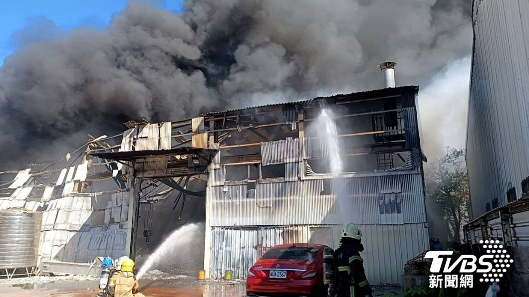 快訊/新營交流道旁驚傳火警 消防急出動9分隊│TVBS新聞網