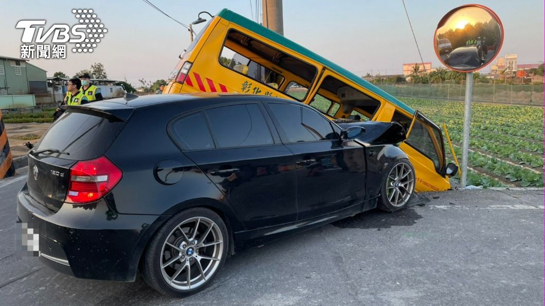 幫妳集氣！BMW碰撞娃娃車墜大排 2女童顱骨骨折住加護│TVBS新聞網