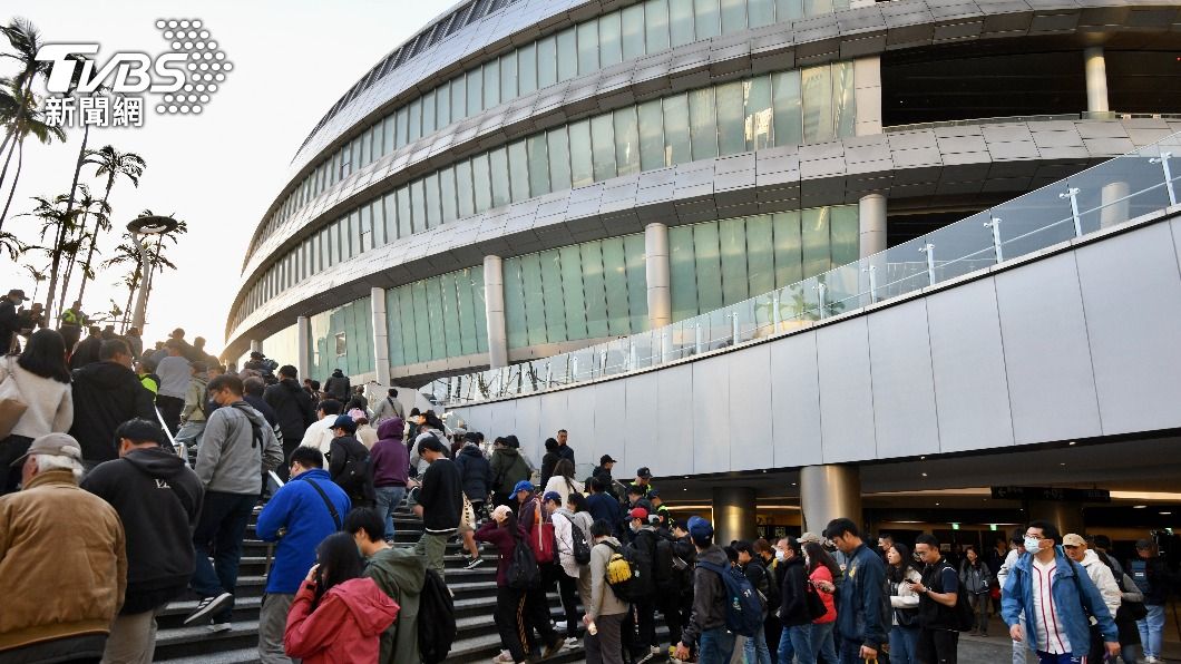 大巨蛋被怨螢幕小！他秒P各大球場 網驚：IMAX等級│TVBS新聞網