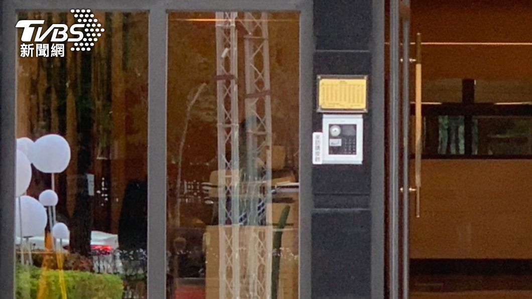 三峽少年喝醉闖社區 北大特區保全好心攙扶他竟脫衣DIY│TVBS新聞網