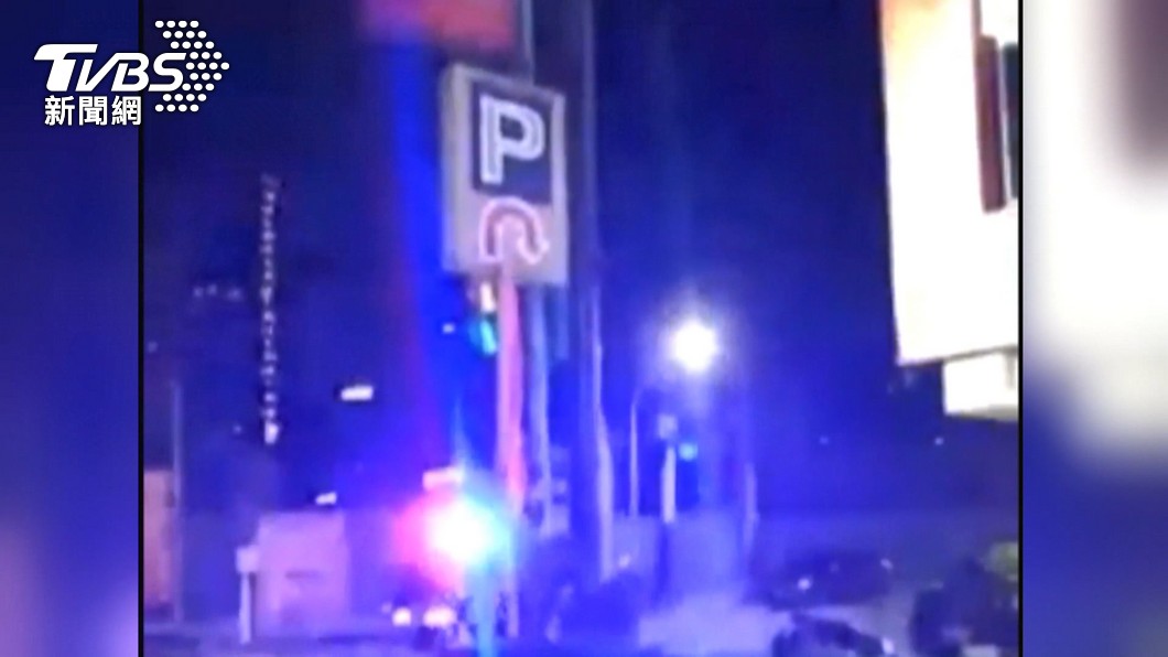 閃到暈！紅藍爆閃燈挨批刺眼 網路平台連署禁用│TVBS新聞網