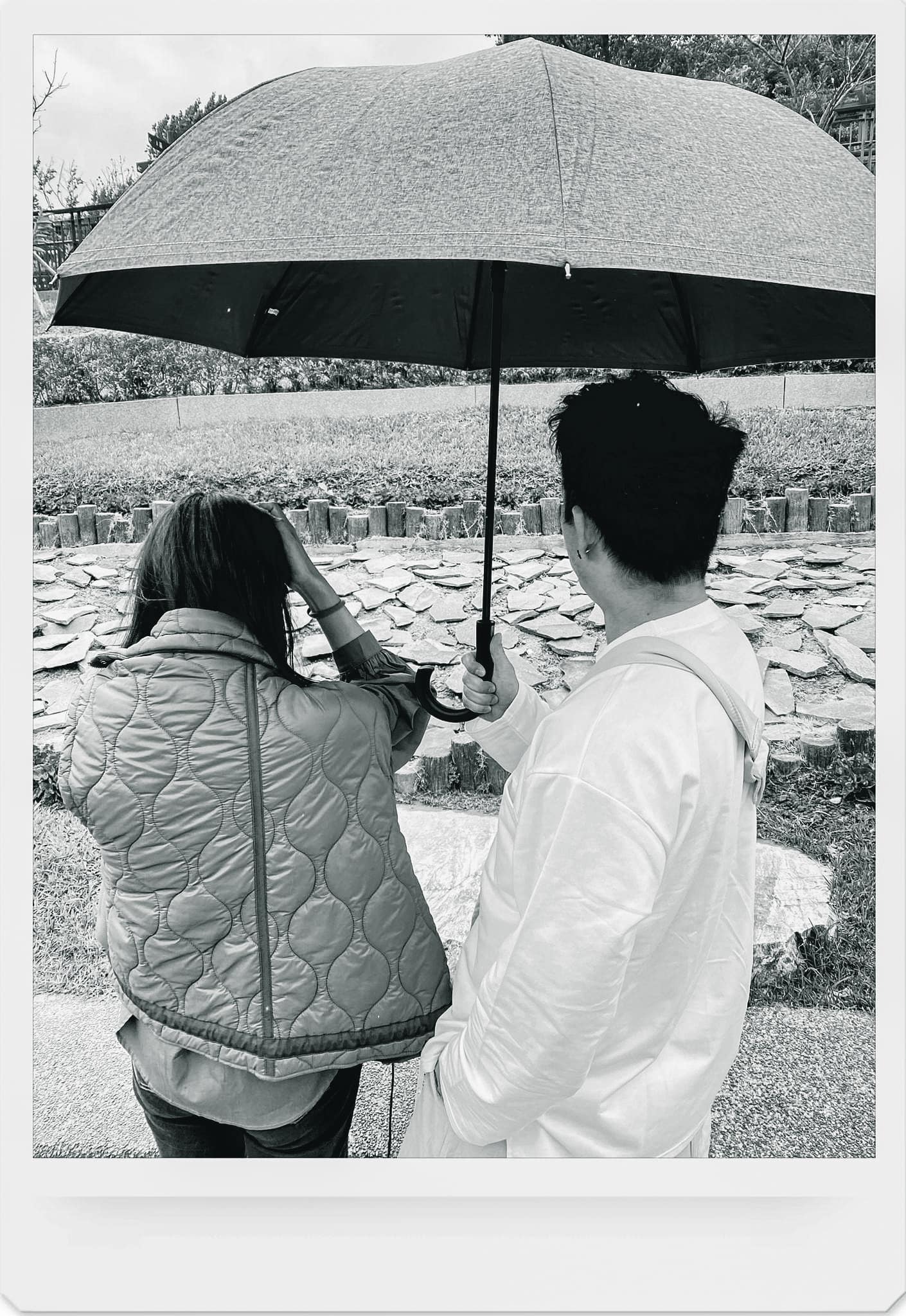 小鬼40歲冥誕！Junior墓園探望 曬「黑白照」網看哭│TVBS新聞網