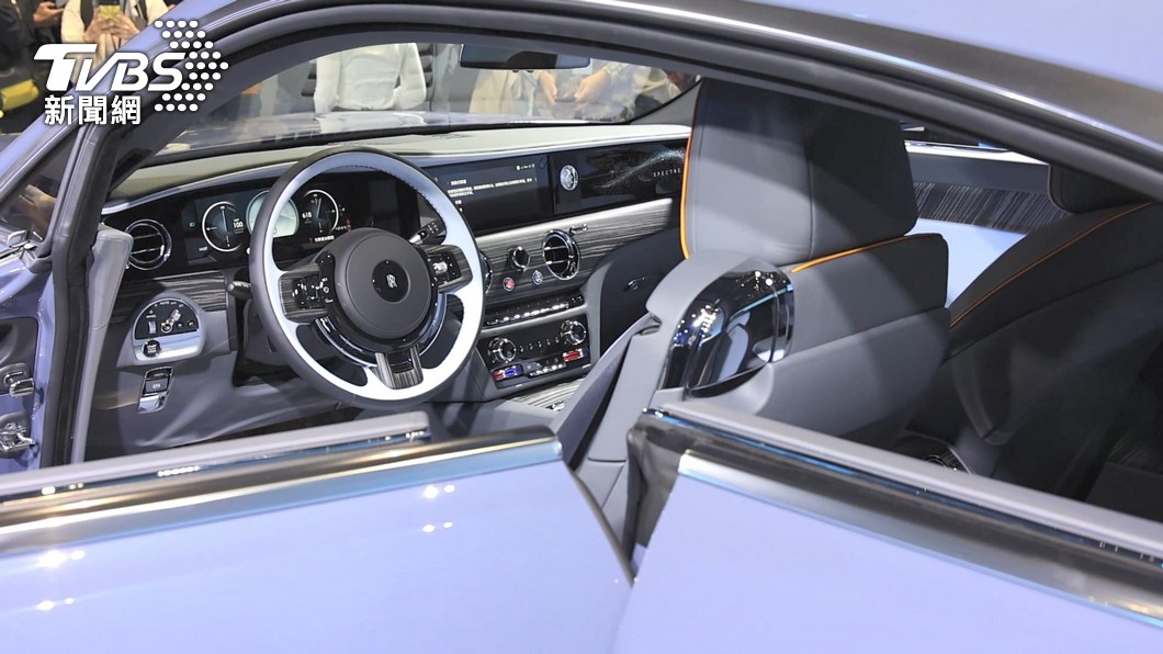 遇到閃遠點！ 全台最貴電動車登台「2500萬起」│TVBS新聞網