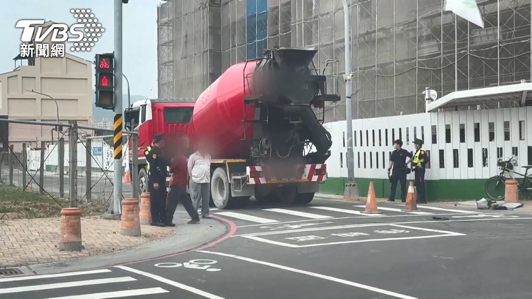 沒靠最外側轉彎！ 水泥車違規輾斃85歲翁│TVBS新聞網