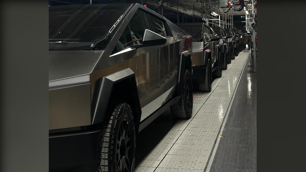 神秘特斯拉Cybertruck首交車 定價191萬起跳│TVBS新聞網