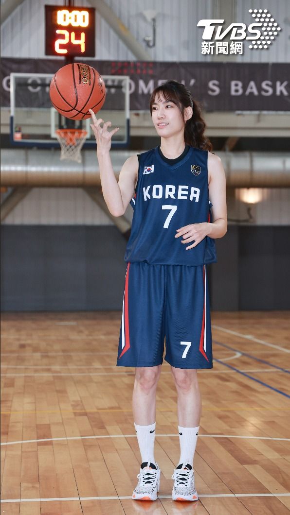 181公分正妹球員「同框安心亞」顏值沒輸 超狂家世背景被起底│TVBS新聞網