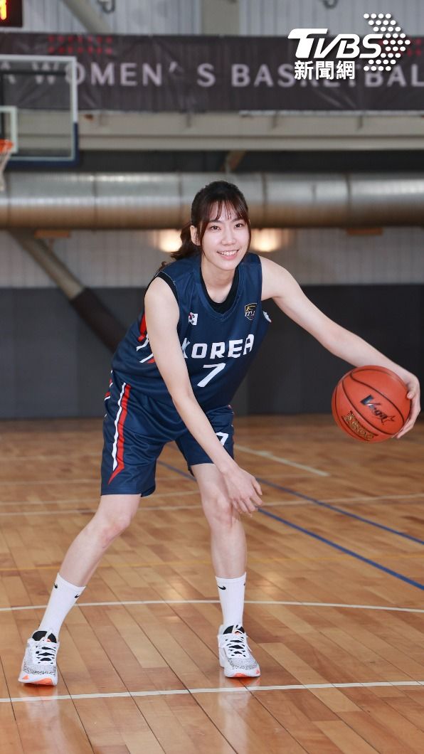 181公分正妹球員「同框安心亞」顏值沒輸 超狂家世背景被起底│TVBS新聞網