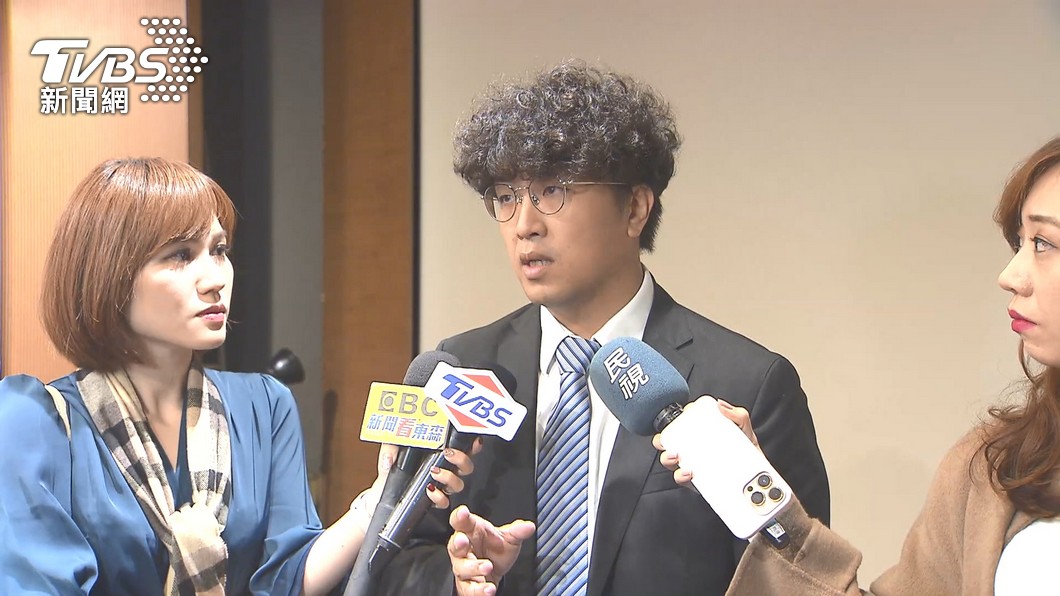 打韓新招？綠推「戰貓叼魚」圖 象徵「緊咬韓國瑜」 │TVBS新聞網