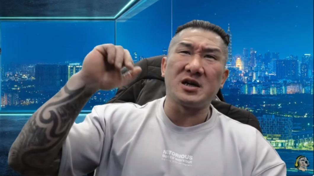 館長不忍了！黃捷cosplay超商妹 狂酸：不是出來賣肉的│TVBS新聞網