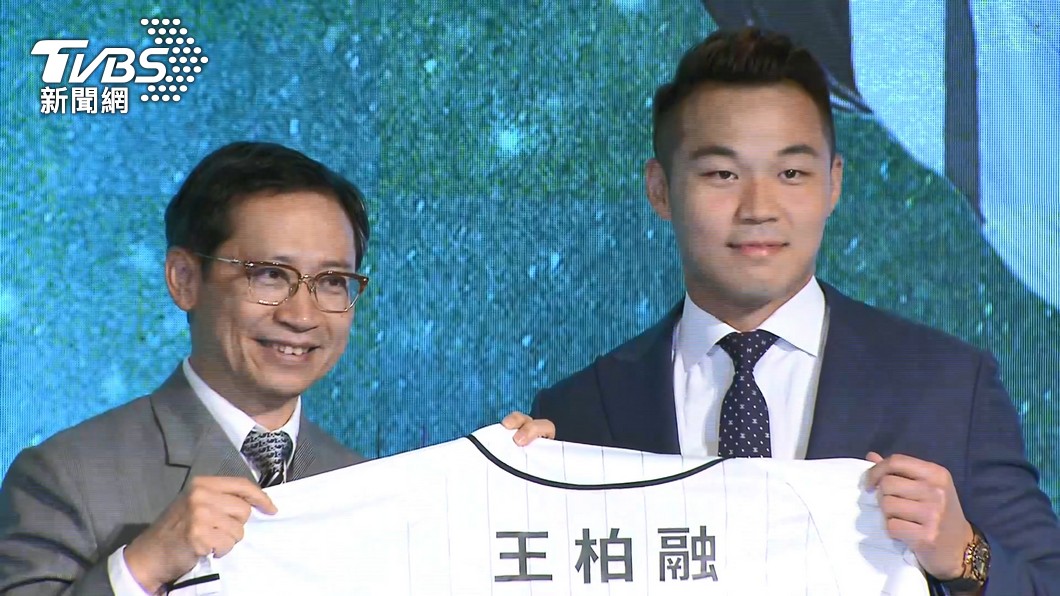 落下「大王」淚！王柏融3年3600萬加盟台鋼雄鷹│TVBS新聞網