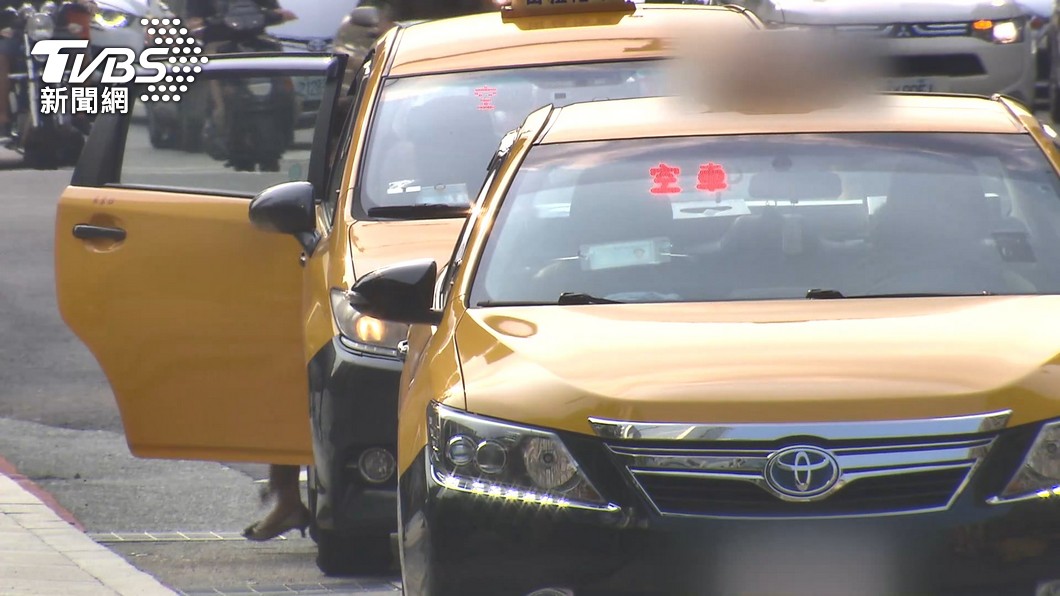 狂被檢舉計點！氣到中風、憂鬱 百輛小黃抗議│吊扣駕照│職業駕駛│凱道抗議│TVBS新聞網