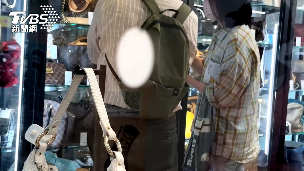 偷二手LV.GUCCI 賊拎精品跑給店員追│知名二手精品店│防盜鎖│名牌包│TVBS新聞網