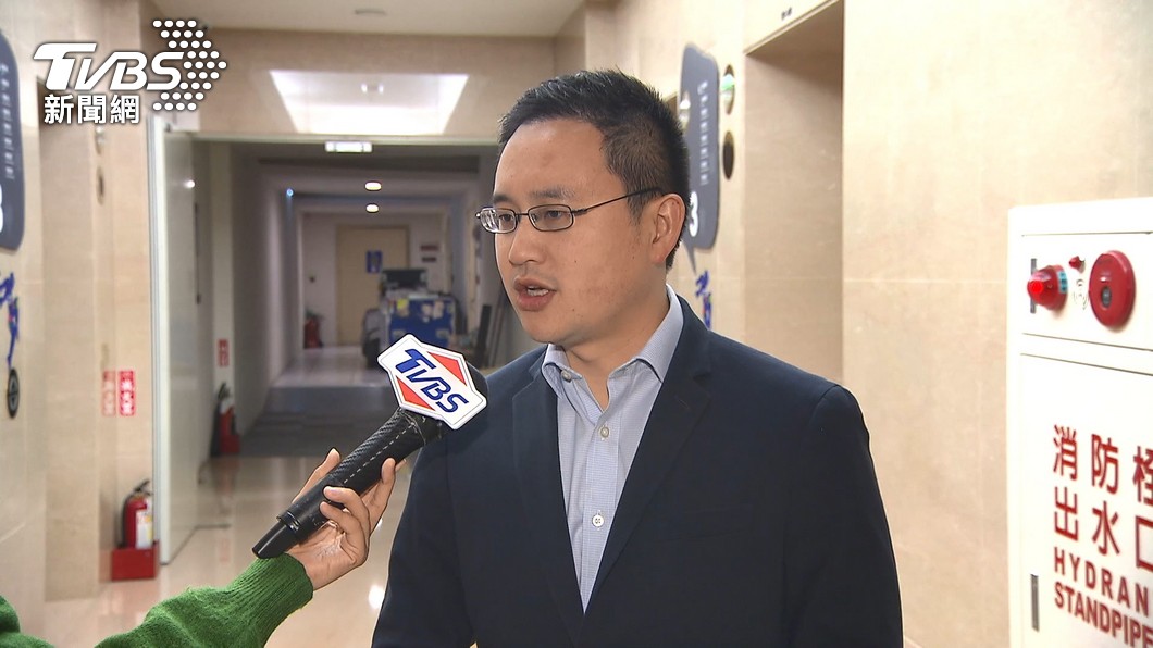 這還真是不可思議！「鴞美禽」釣出蕭美琴 藍綠戰火延伸至美學界│TVBS新聞網