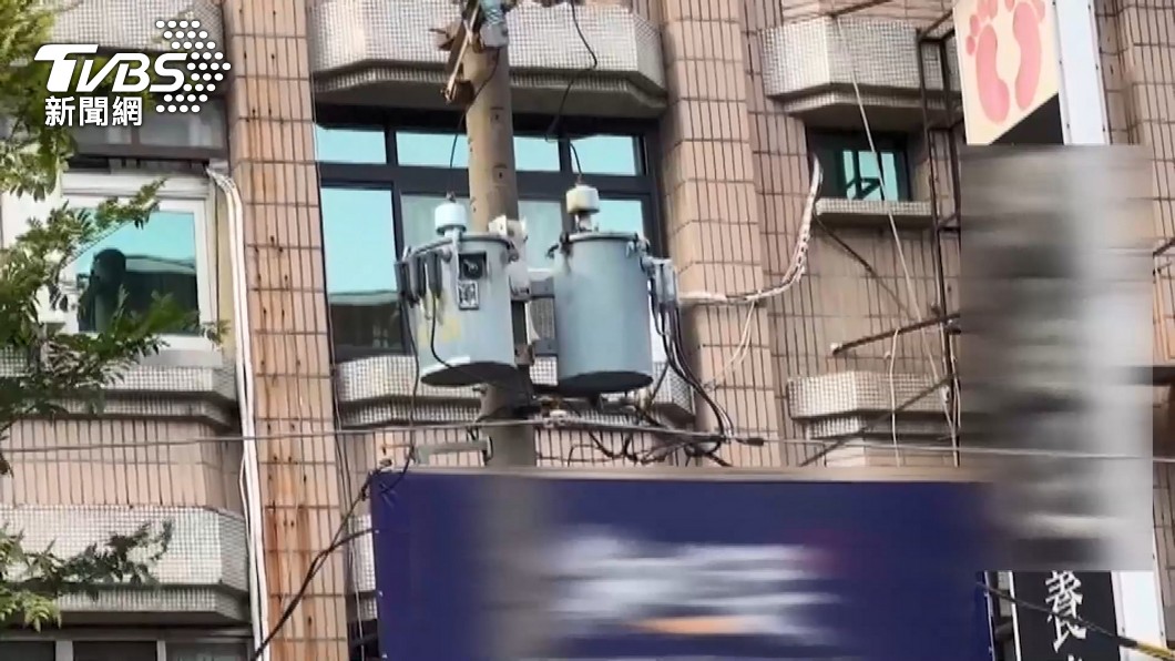 有夠倒楣！車停路邊去按摩 慘遭台電避雷器碎片擊中│TVBS新聞網