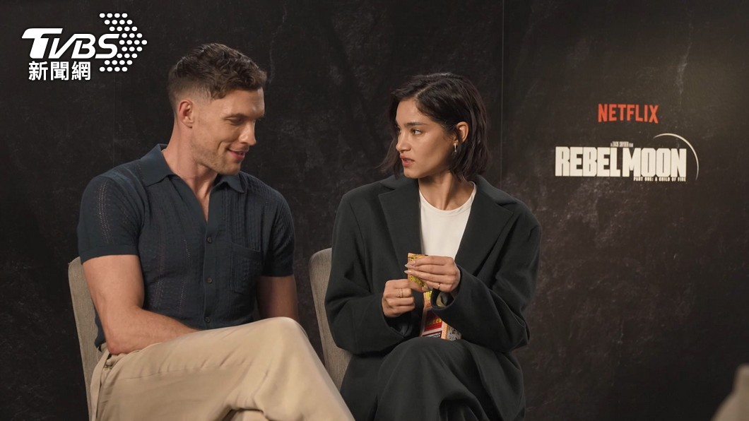 《Rebel Moon》專訪！刀腿女蘇菲亞波提拉、裴斗娜一看台灣伴手禮超嗨│TVBS新聞網