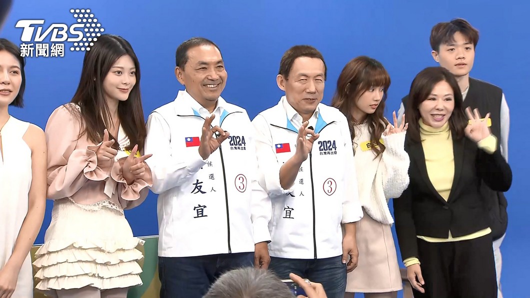 侯友宜同台郭子乾 真假友宜尬「喜樂手勢」│TVBS新聞網