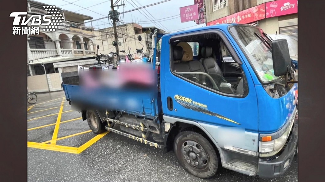 撞到什麼？！競選車左轉 6旬婦遭撞命危│TVBS新聞網