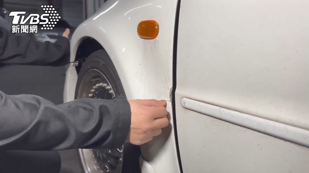 裝沒事？女撞車「僅下車看5秒」 遭控肇逃│TVBS新聞網