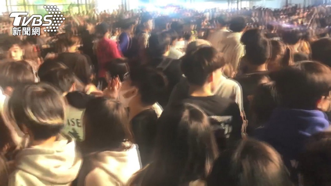 烏龍一場！高雄跨年演唱會傳「有人持刀」 是原子筆│TVBS新聞網
