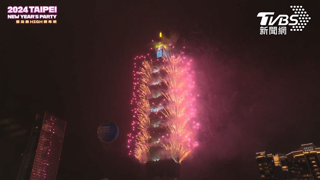 迎2024！台北101「彩色世界」煙火 綻放300秒│TVBS新聞網