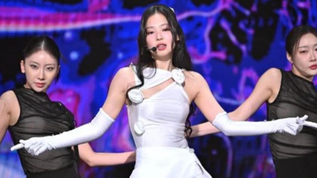 才創個人品牌！Jennie穿連身裙淪「廉價公主」 衣品評價太兩極│TVBS新聞網