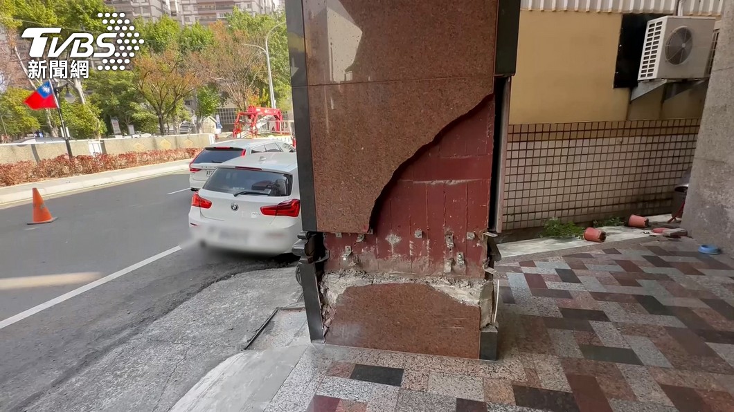 38歲男酒駕叫爸來 撞進「媚登峰」酒測值0.76│TVBS新聞網