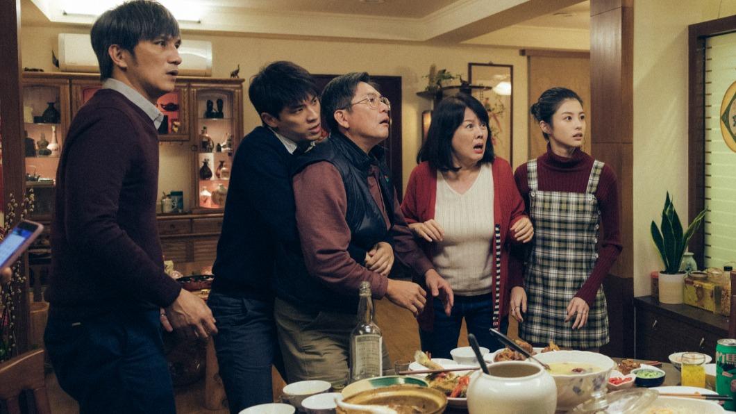 《愛愛內含光》柯震東遭嗆「Fxxk u」 下秒激情床戰畫面曝光│TVBS新聞網