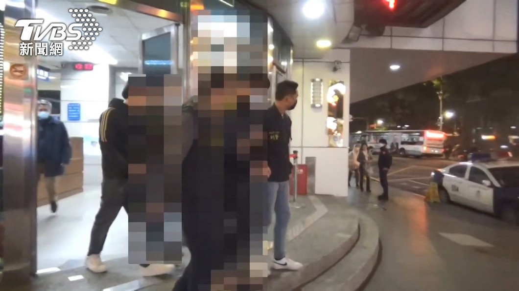 博愛特區旁搶案！2匪搭訕問路 劫女230萬│TVBS新聞網