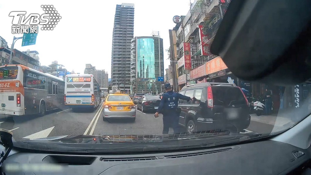 車牌註銷遭攔 駕駛逃1km被逮「扣18包毒」│TVBS新聞網