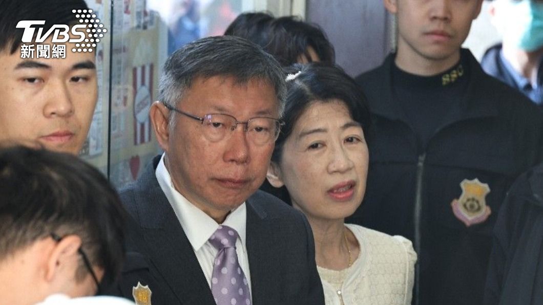 2024大選／柯文哲現身金甌女中投票！妻笑曝：主席睡到打呼│TVBS新聞網