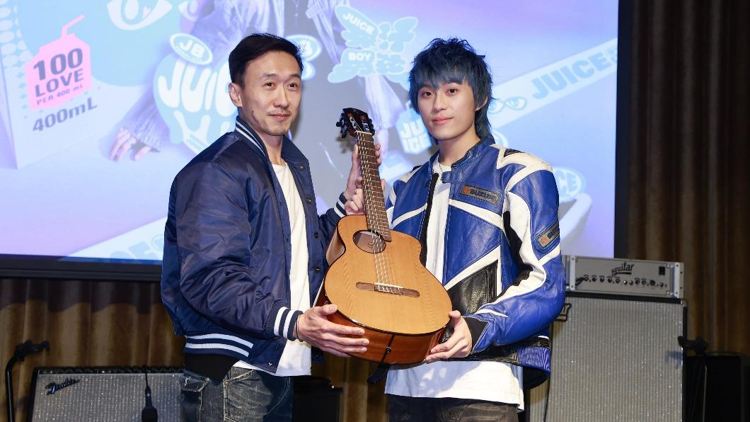 跨年遭女友提分手！鮮肉男星爆哭放話燒掉照片 情變內幕曝光│TVBS新聞網