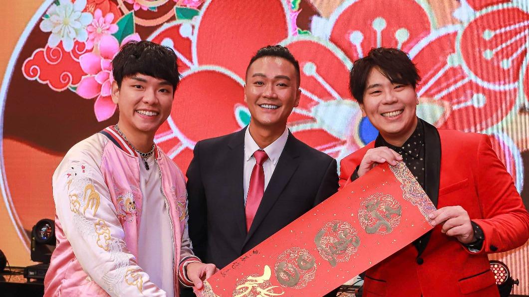 小費玉清除夕節目突變性 女key飆唱《沒那麼簡單》│TVBS新聞網