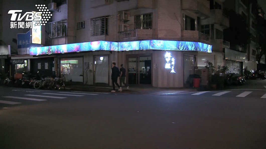 才上演大和解！ Toyz、超哥當街上演全武行│TVBS新聞網