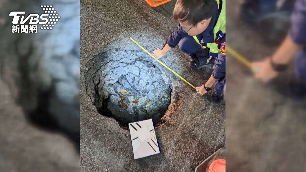 高雄路面驚見「100公分寬天坑」8車路過「被坑」警方急到場│TVBS新聞網
