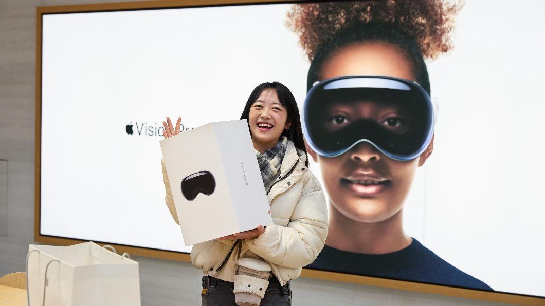 蘋果虛擬頭盔Vision Pro正式開賣 每組要價十萬│TVBS新聞網