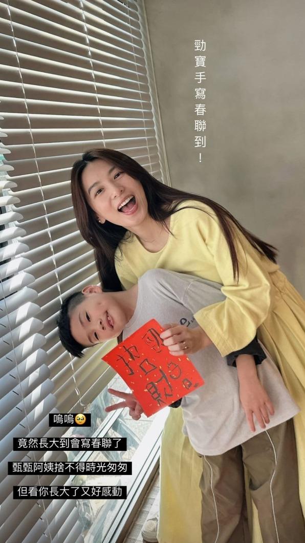 破除失和謠言！S.H.E年前團圓 Hebe緊摟「他」曬超有愛合照│TVBS新聞網