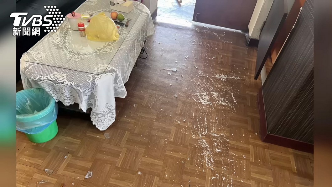 囂張！索討二萬元保護費不成 2嫌砲攻、棒砸卡拉OK店│TVBS新聞網