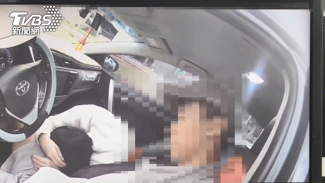 怎都叫不醒！駕駛等紅燈睡著 酒測值0.84│TVBS新聞網