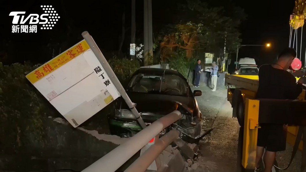 縱火嫌犯駕車開140逃逸 警方連轟8槍回擊！│TVBS新聞網