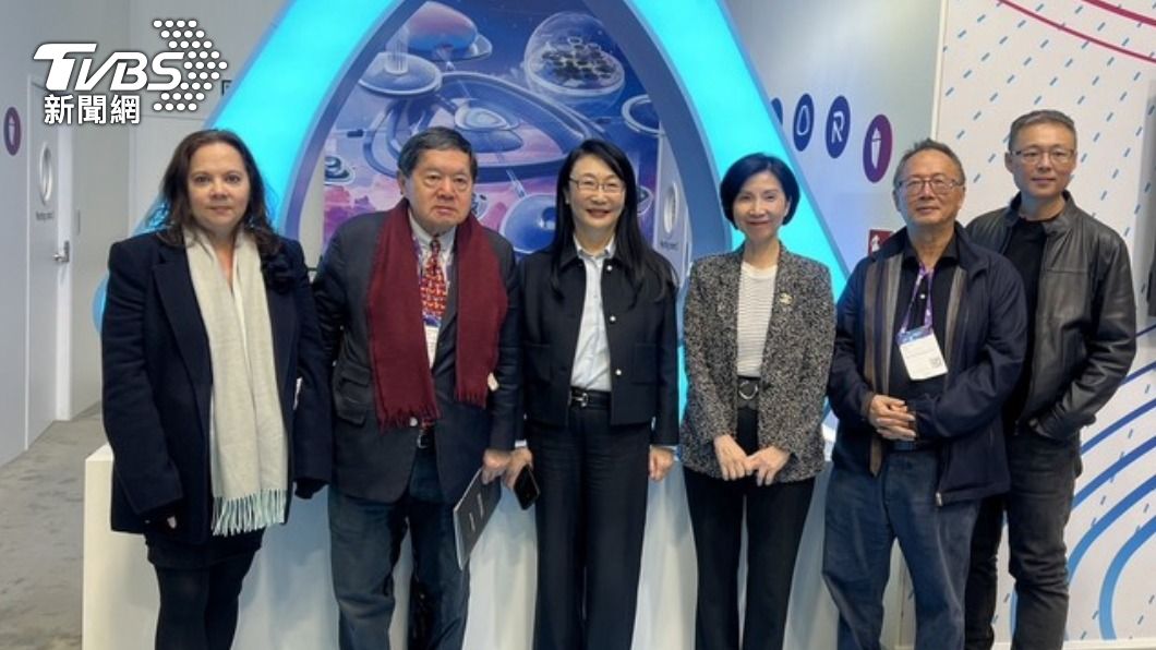 MWC電信董座親征！ 徐旭東參訪HTC直呼先進│TVBS新聞網