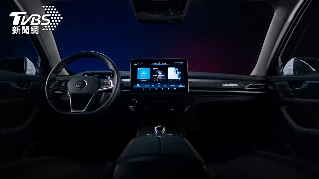 小米首電車MWC亮相 16吋螢幕+智慧座艙│TVBS新聞網