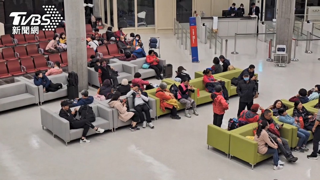 桃機南跑道維修 空中塞機旅客苦等4小時│TVBS新聞網