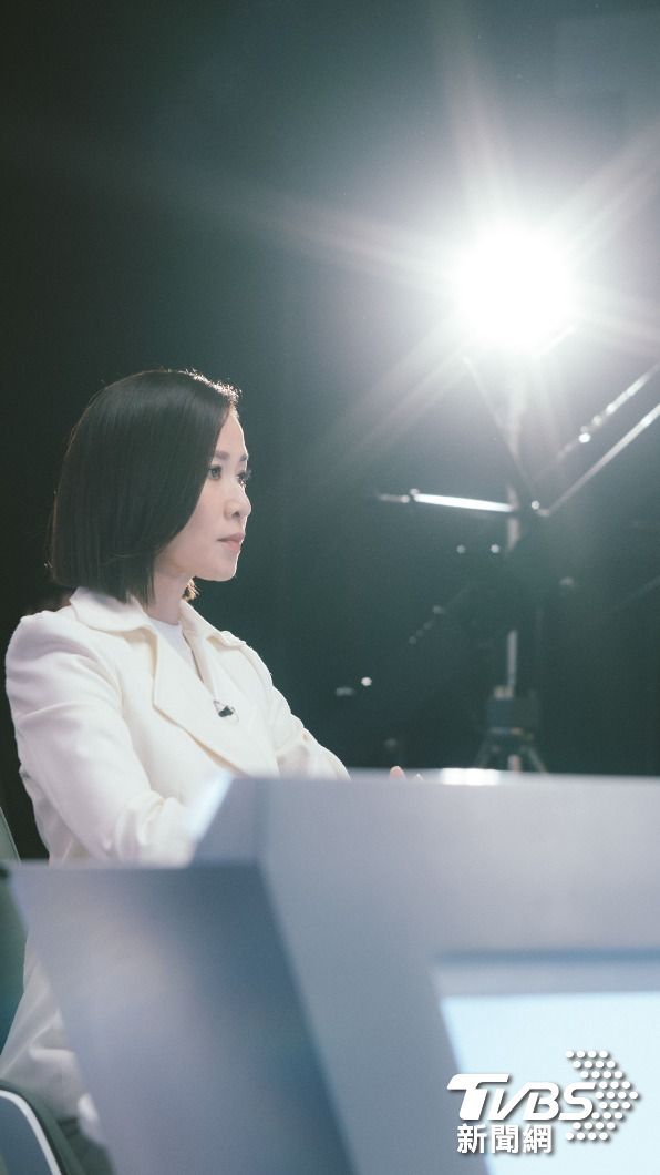 佘詩曼低胸睡衣解放深溝超誘惑！「激情床戰下屬」畫面曝光│TVBS新聞網