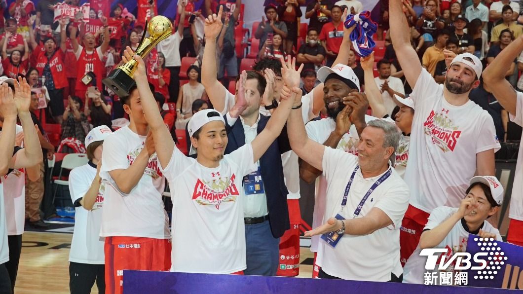 東超／富樫我的神！砍22分率噴射機摘冠 獲頒MVP、百萬美金 - 鏡週刊 Mirror Media