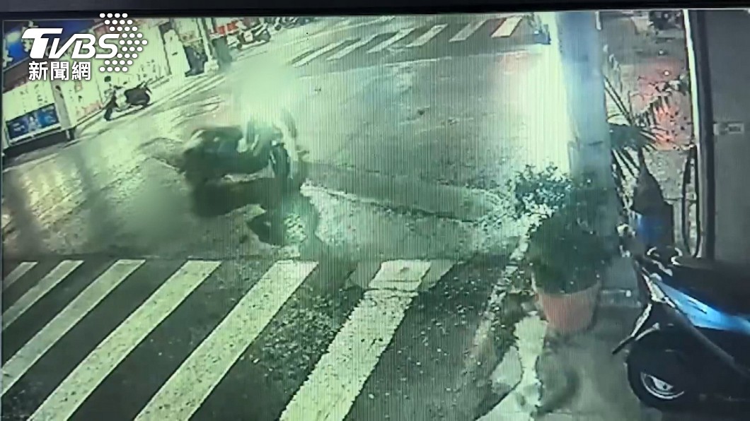 都是候鳥惹的禍！排泄物混雨水濕滑 路口一晚十多起摔車│TVBS新聞網