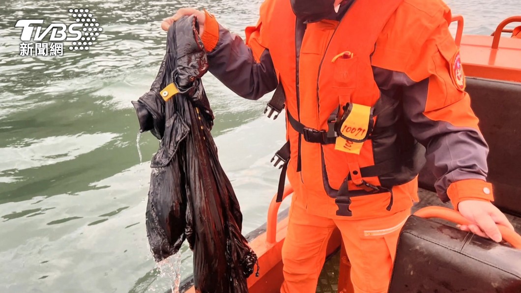 又有陸船翻覆！6落水 海巡派4船協助搶救│TVBS新聞網