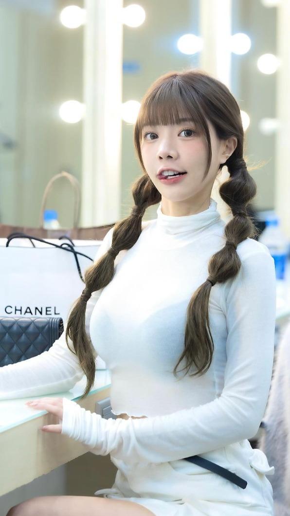 最正MC「上衣太薄被看光」！火辣身材原形畢露 吐舌放電征服全網│TVBS新聞網