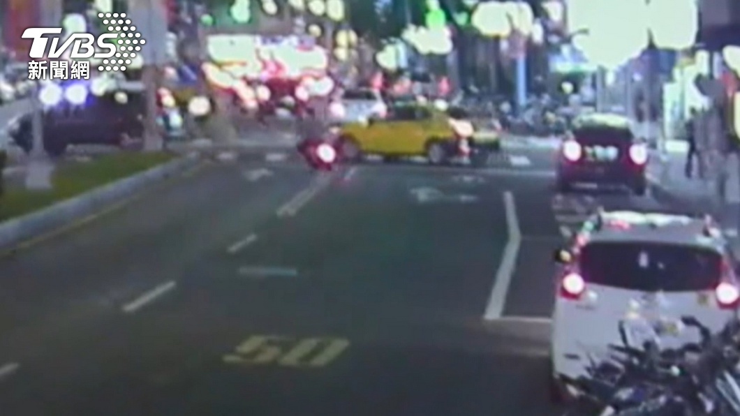 你叭我！騎士追車逾3公里 罰單恐破20萬│TVBS新聞網