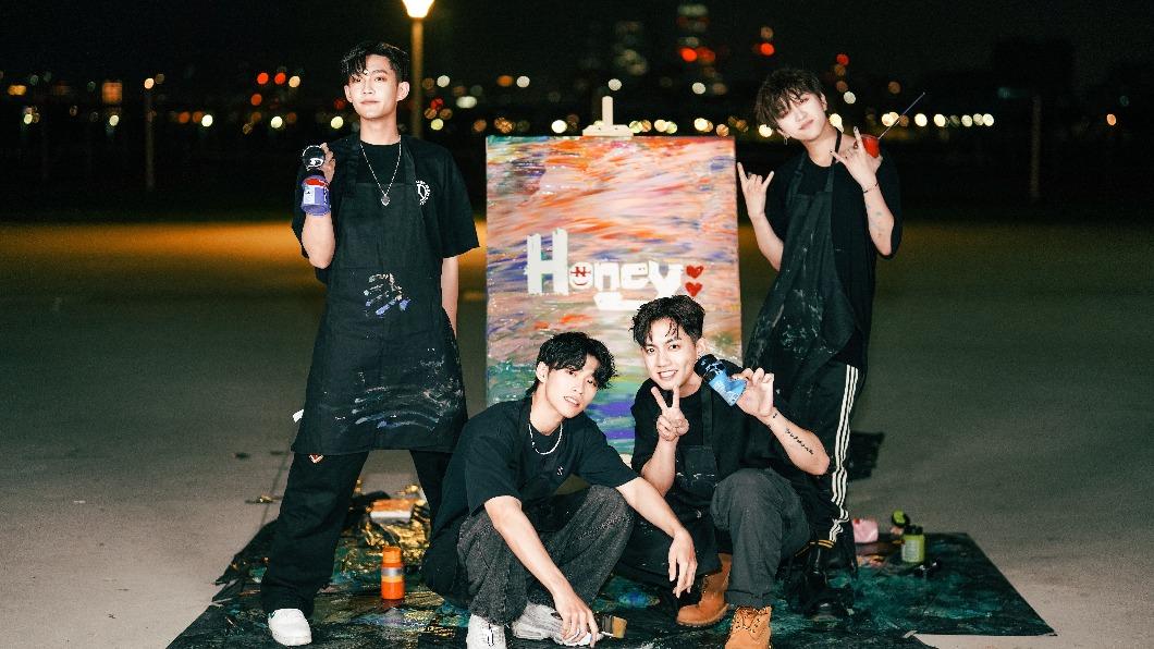 U:NUS甜喊「Honey」譜浪漫定情曲 深夜現蹤橋下暖做這件事│TVBS新聞網