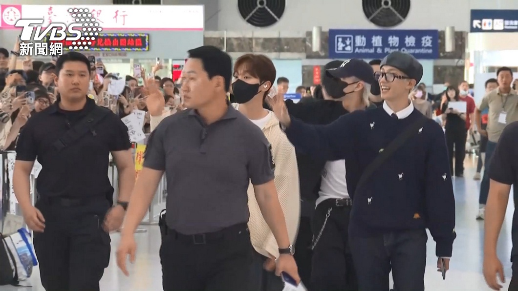 KPOP拼盤演唱會 9組大咖今抵高雄粉絲嗨接機│TVBS新聞網